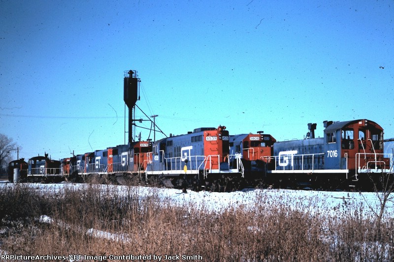 GTW, 7016,4539,5808,5829 and others in a group picture.